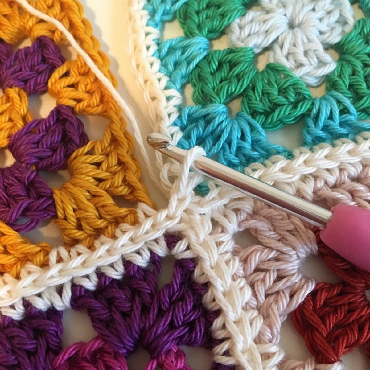 “Join as you go” med fasta maskor / with single crochets – Mijo Crochet